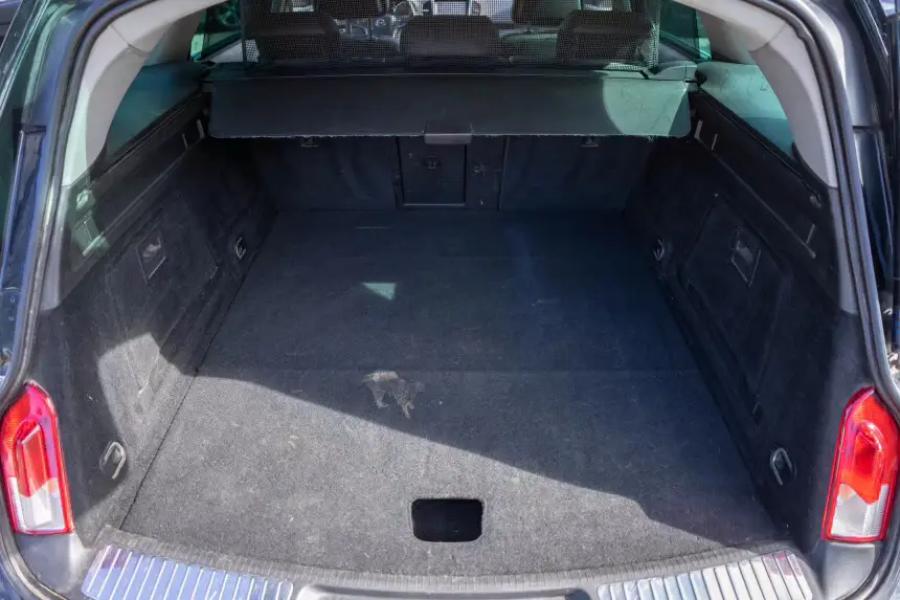 Melns Opel Insignia 2009 Liepāja, ar dzinēja tilpumu 2.00 L un nobraukumu 319 tūkst. km par 3500 €, foto 9 vietnē AUTOMOTO.COM.LV
