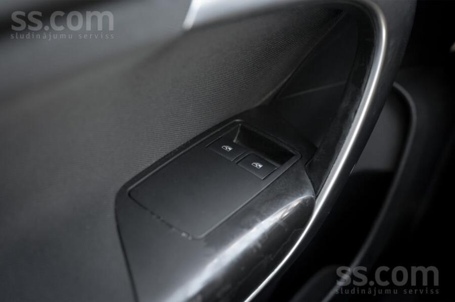 Melns Opel Insignia 2009 Talsi, ar dzinēja tilpumu 2.00 L un nobraukumu 247 tūkst. km par 2990 €, foto 14 vietnē AUTOMOTO.COM.LV
