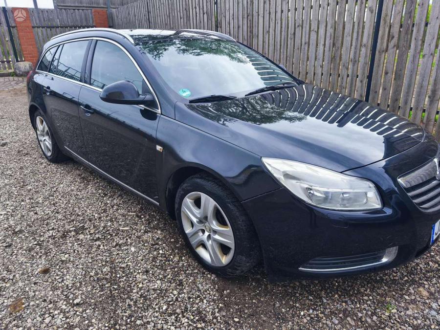 Black Opel Insignia 2009 in Siauliai, with an engine capacity of 1.80 L and mileage of 340 thousand km for 1500 €, photo 1 on AUTOMOTO.COM.LV