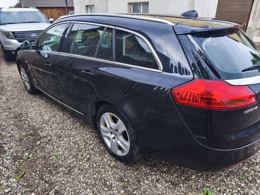 Black Opel Insignia 2009 in Siauliai, with an engine capacity of 1.80 L and mileage of 340 thousand km for 1500 €, photo 5 on AUTOMOTO.COM.LV