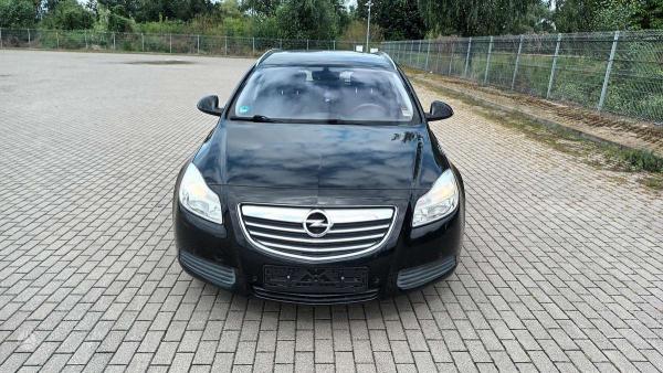 Black Opel Insignia 2009 in Marijampole, with an engine capacity of 1.80 L and mileage of 198 thousand km for 2300 €, photo 3 on AUTOMOTO.COM.LV