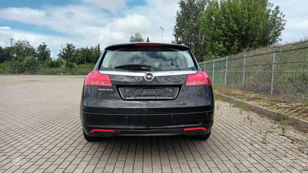Black Opel Insignia 2009 in Marijampole, with an engine capacity of 1.80 L and mileage of 198 thousand km for 2300 €, photo 6 on AUTOMOTO.COM.LV