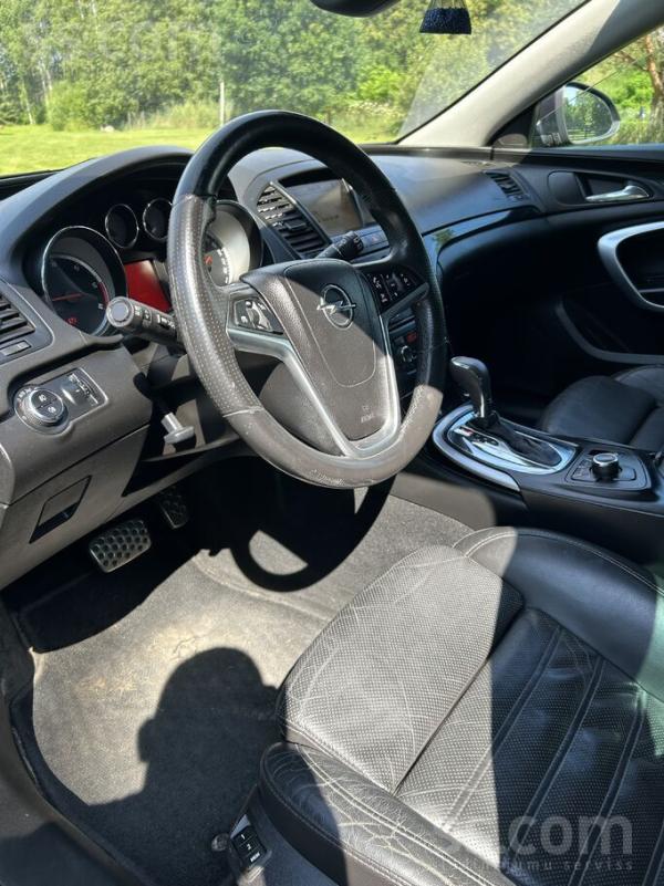 Black Opel Insignia 2009 in Ogre, with an engine capacity of 2.00 L and mileage of 345 thousand km for 2600 €, photo 8 on AUTOMOTO.COM.LV