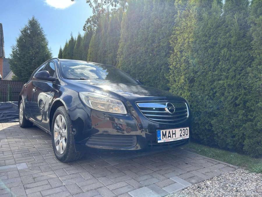 Black Opel Insignia 2009 in Kelme, with an engine capacity of 1.96 L and mileage of 247 thousand km for 1799 €, photo 1 on AUTOMOTO.COM.LV