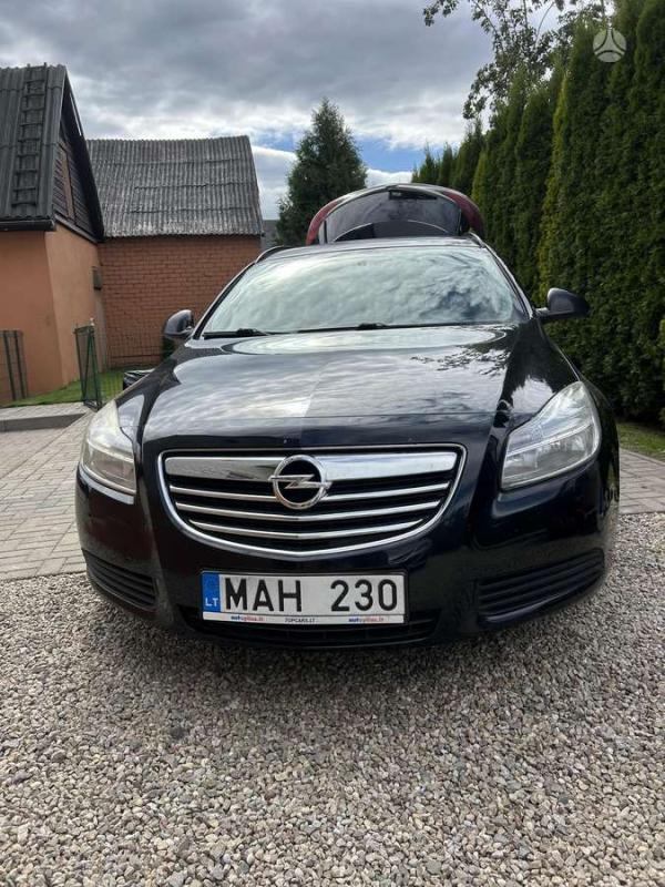 Black Opel Insignia 2009 in Kelme, with an engine capacity of 1.96 L and mileage of 247 thousand km for 1799 €, photo 2 on AUTOMOTO.COM.LV