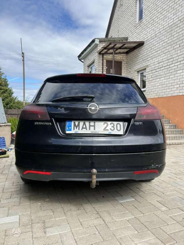 Black Opel Insignia 2009 in Kelme, with an engine capacity of 1.96 L and mileage of 247 thousand km for 1799 €, photo 6 on AUTOMOTO.COM.LV