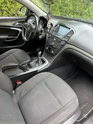 Black Opel Insignia 2009 in Kelme, with an engine capacity of 1.96 L and mileage of 247 thousand km for 1799 €, photo 10 on AUTOMOTO.COM.LV