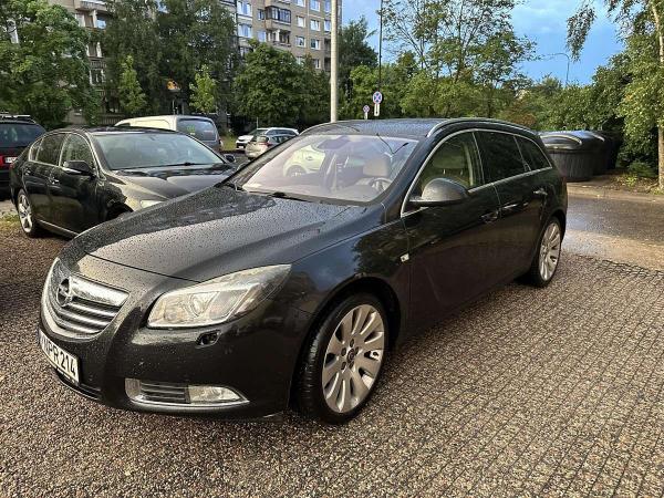 Black Opel Insignia 2009 in Vilnius, with an engine capacity of 2.00 L and mileage of 290 thousand km for 2900 €, photo 1 on AUTOMOTO.COM.LV