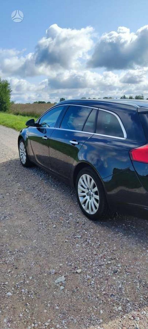 Black Opel Insignia 2009 in Raseiniai, with an engine capacity of 1.96 L and mileage of 277 thousand km for 3150 €, photo 5 on AUTOMOTO.COM.LV