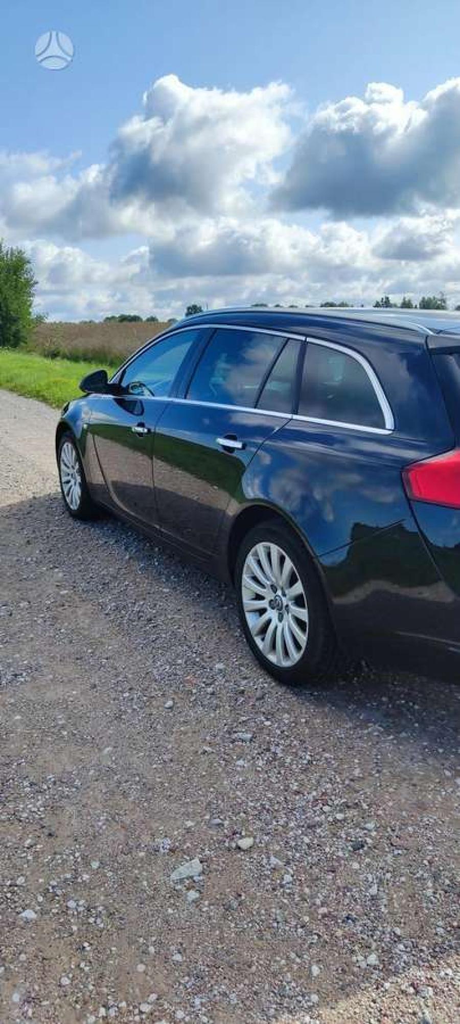 Black Opel Insignia 2009 in Raseiniai, with an engine capacity of 1.96 L and mileage of 277 thousand km for 3150 €, photo 5 on AUTOMOTO.COM.LV
