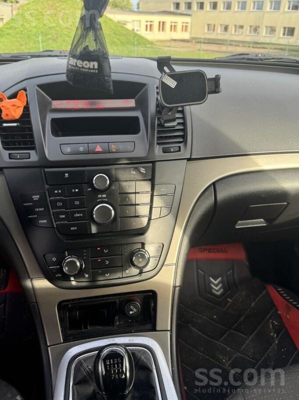 Опель Инсигния 2009 в Добеле на AUTOMOTO.COM.LV Черный Опель Инсигния 2009 в Добеле, объемом двигателя 2.00 л и пробегом 348 тыс. км за 1800 €, фото 8 на AUTOMOTO.COM.LV