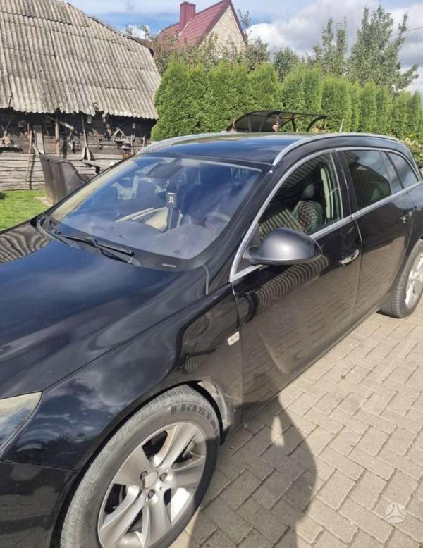 Black Opel Insignia 2009 in Kelme, with an engine capacity of 1.96 L and mileage of 0 thousand km for 2300 €, photo 5 on AUTOMOTO.COM.LV