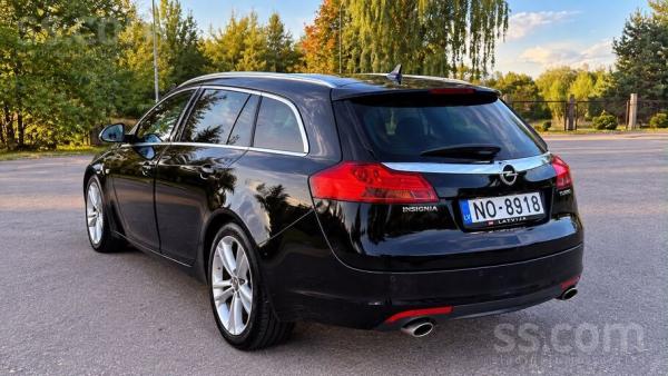 Black Opel Insignia 2009 in Valka, with an engine capacity of 1.60 L and mileage of 282 thousand km for 3990 €, photo 4 on AUTOMOTO.COM.LV
