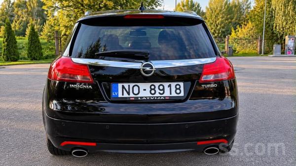 Black Opel Insignia 2009 in Valka, with an engine capacity of 1.60 L and mileage of 282 thousand km for 3990 €, photo 5 on AUTOMOTO.COM.LV