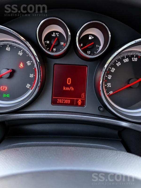 Black Opel Insignia 2009 in Valka, with an engine capacity of 1.60 L and mileage of 282 thousand km for 3990 €, photo 9 on AUTOMOTO.COM.LV