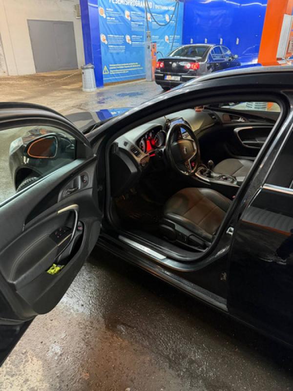 Black Opel Insignia 2009 in Tallinn, with an engine capacity of 2.00 L and mileage of 276 thousand km for 3500 €, photo 6 on AUTOMOTO.COM.LV