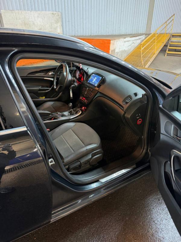 Black Opel Insignia 2009 in Tallinn, with an engine capacity of 2.00 L and mileage of 276 thousand km for 3500 €, photo 8 on AUTOMOTO.COM.LV