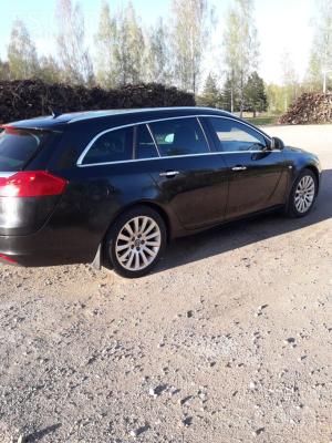 Melns Opel Insignia 2010 Balvi, ar dzinēja tilpumu 2.00 L un nobraukumu 298 tūkst. km par 3500 €, foto 3 vietnē AUTOMOTO.COM.LV