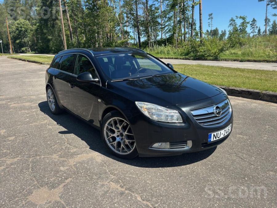 Black Opel Insignia 2010 in Cesis, with an engine capacity of 2.00 L and mileage of 310 thousand km for 3100 €, photo 2 on AUTOMOTO.COM.LV