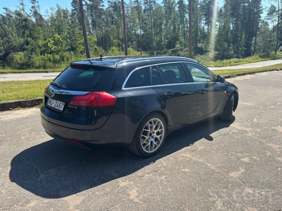 Black Opel Insignia 2010 in Cesis, with an engine capacity of 2.00 L and mileage of 310 thousand km for 3100 €, photo 3 on AUTOMOTO.COM.LV