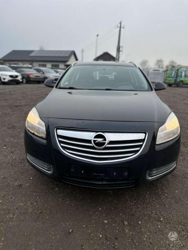 Black Opel Insignia 2010 in Kaunas, with an engine capacity of 1.80 L and mileage of 207 thousand km for 1850 €, photo 2 on AUTOMOTO.COM.LV