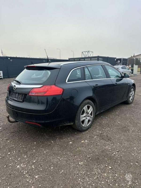 Black Opel Insignia 2010 in Kaunas, with an engine capacity of 1.80 L and mileage of 207 thousand km for 1850 €, photo 4 on AUTOMOTO.COM.LV