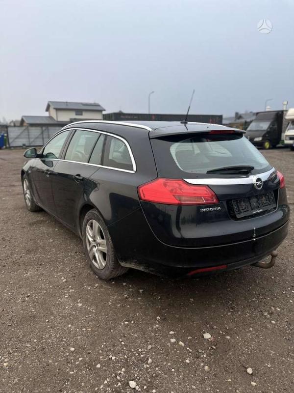 Black Opel Insignia 2010 in Kaunas, with an engine capacity of 1.80 L and mileage of 207 thousand km for 1850 €, photo 6 on AUTOMOTO.COM.LV