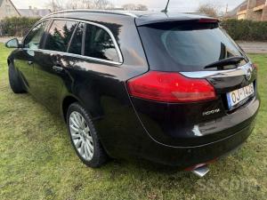 Black Opel Insignia 2010 in Riga, with an engine capacity of 2.00 L and mileage of 266 thousand km for 2350 €, photo 3 on AUTOMOTO.COM.LV