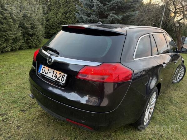 Black Opel Insignia 2010 in Riga, with an engine capacity of 2.00 L and mileage of 266 thousand km for 2350 €, photo 4 on AUTOMOTO.COM.LV