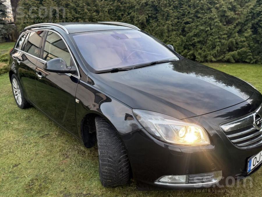 Black Opel Insignia 2010 in Riga, with an engine capacity of 2.00 L and mileage of 266 thousand km for 2350 €, photo 5 on AUTOMOTO.COM.LV