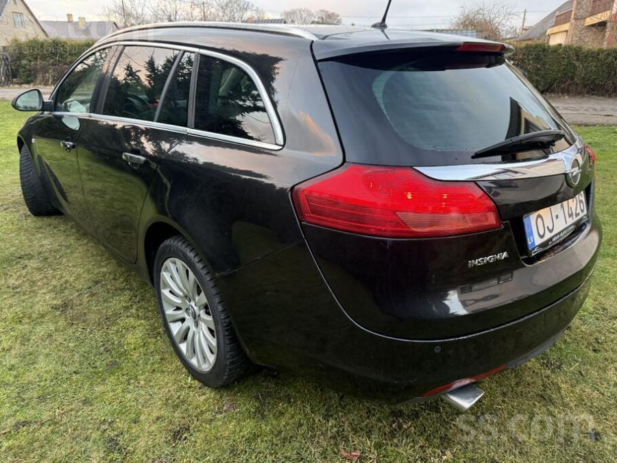 Black Opel Insignia 2010 in Riga, with an engine capacity of 2.00 L and mileage of 266 thousand km for 2350 €, photo 6 on AUTOMOTO.COM.LV