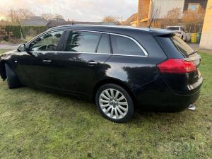 Black Opel Insignia 2010 in Riga, with an engine capacity of 2.00 L and mileage of 266 thousand km for 2350 €, photo 8 on AUTOMOTO.COM.LV