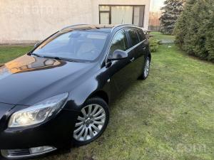 Black Opel Insignia 2010 in Riga, with an engine capacity of 2.00 L and mileage of 266 thousand km for 2350 €, photo 9 on AUTOMOTO.COM.LV