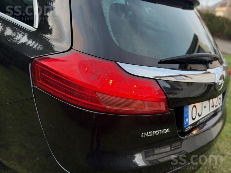Black Opel Insignia 2010 in Riga, with an engine capacity of 2.00 L and mileage of 266 thousand km for 2350 €, photo 15 on AUTOMOTO.COM.LV