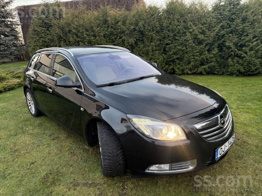 Black Opel Insignia 2010 in Riga, with an engine capacity of 2.00 L and mileage of 266 thousand km for 2350 €, photo 17 on AUTOMOTO.COM.LV