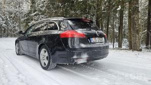 Black Opel Insignia 2010 in Rezekne, with an engine capacity of 2.00 L and mileage of 352 thousand km for 3300 €, photo 5 on AUTOMOTO.COM.LV