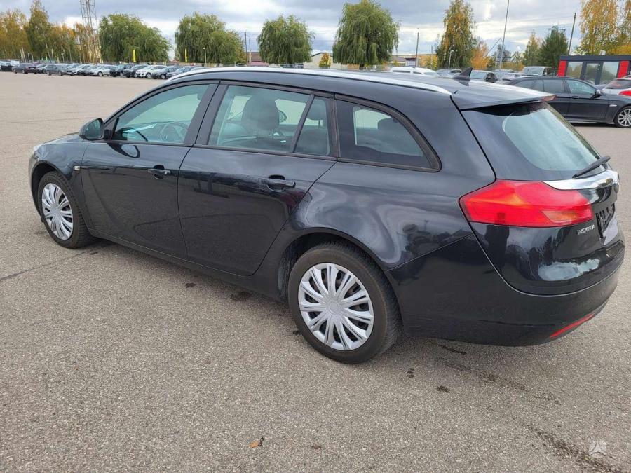 Black Opel Insignia 2010 in Marijampole, with an engine capacity of 2.00 L and mileage of 198 thousand km for 2750 €, photo 11 on AUTOMOTO.COM.LV