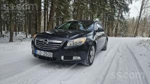Black Opel Insignia 2010 in Rezekne, with an engine capacity of 1.90 L and mileage of 352 thousand km for 2700 €, photo  on AUTOMOTO.COM.LV
