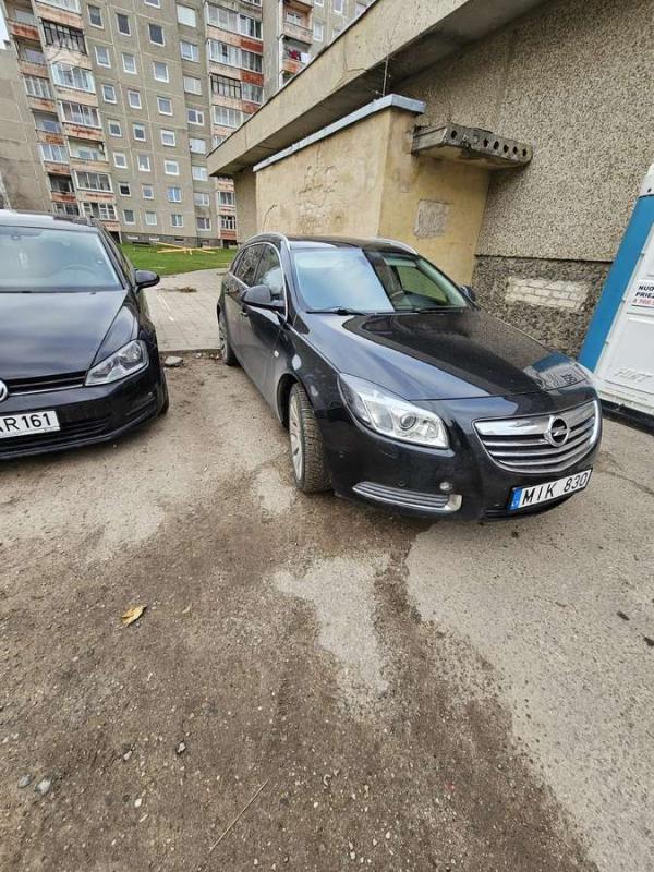 Black Opel Insignia 2010 in Marijampole, with an engine capacity of 2.00 L and mileage of 315 thousand km for 2800 €, photo 2 on AUTOMOTO.COM.LV