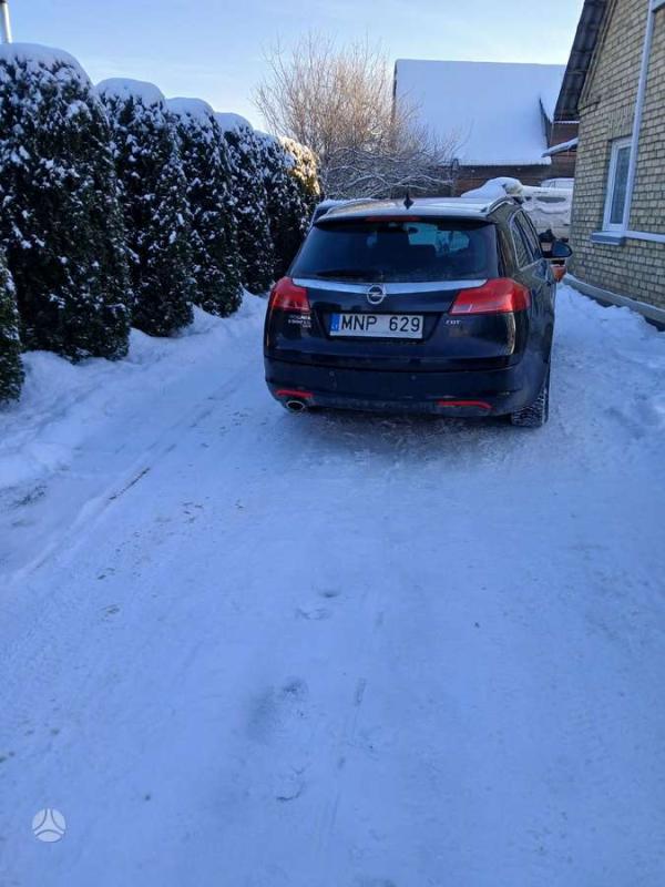 Black Opel Insignia 2010 in Kelme, with an engine capacity of 1.96 L and mileage of 299 thousand km for 2850 €, photo 7 on AUTOMOTO.COM.LV