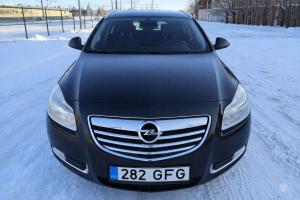 Black Opel Insignia 2010 in Siauliai, with an engine capacity of 1.60 L and mileage of 240 thousand km for 3690 €, photo 2 on AUTOMOTO.COM.LV