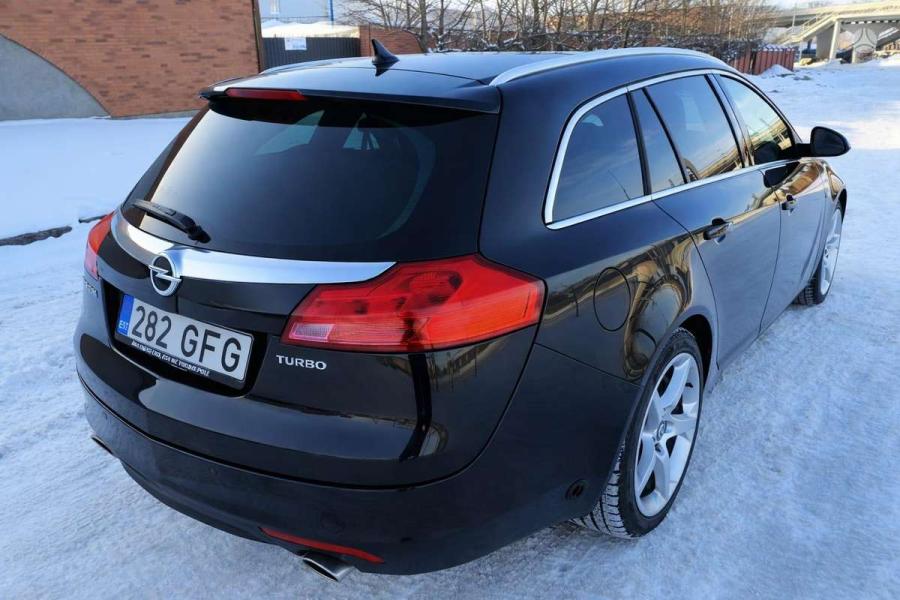 Black Opel Insignia 2010 in Siauliai, with an engine capacity of 1.60 L and mileage of 240 thousand km for 3690 €, photo 4 on AUTOMOTO.COM.LV