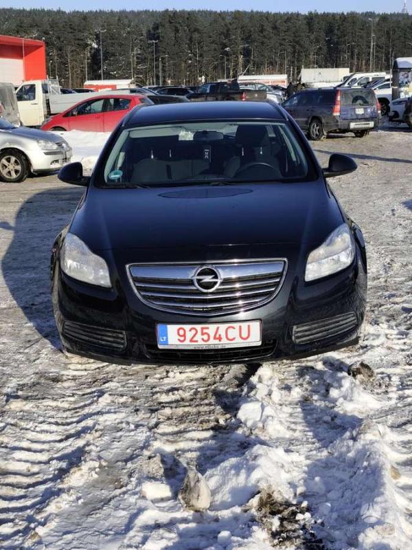 Black Opel Insignia 2010 in Vilnius, with an engine capacity of 2.00 L and mileage of 199 thousand km for 4200 €, photo 1 on AUTOMOTO.COM.LV