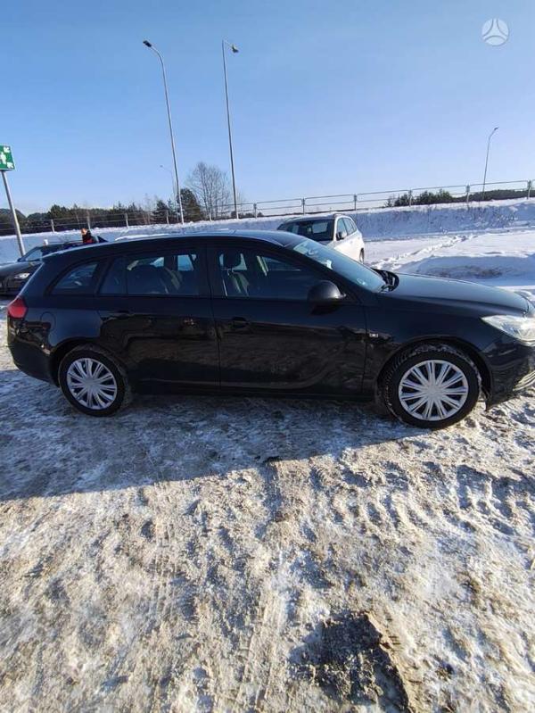 Black Opel Insignia 2010 in Vilnius, with an engine capacity of 2.00 L and mileage of 199 thousand km for 4200 €, photo 3 on AUTOMOTO.COM.LV
