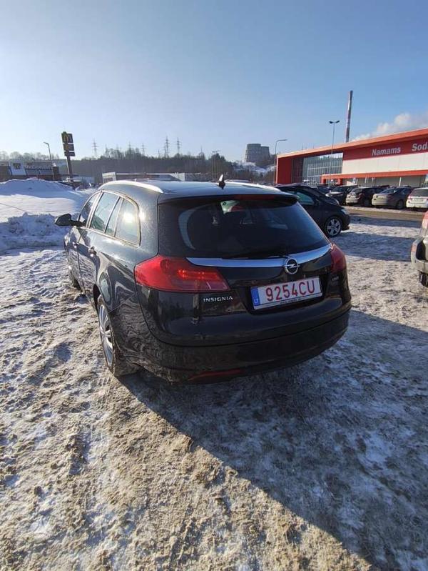 Black Opel Insignia 2010 in Vilnius, with an engine capacity of 2.00 L and mileage of 199 thousand km for 4200 €, photo 5 on AUTOMOTO.COM.LV
