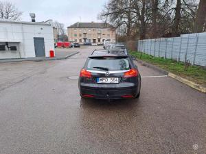 Black Opel Insignia 2010 in Kaunas, with an engine capacity of 1.96 L and mileage of 320 thousand km for 2200 €, photo 2 on AUTOMOTO.COM.LV