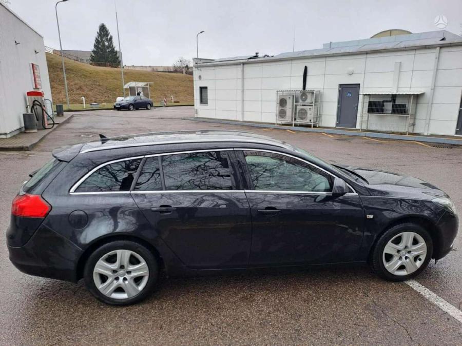 Black Opel Insignia 2010 in Kaunas, with an engine capacity of 1.96 L and mileage of 320 thousand km for 2200 €, photo 7 on AUTOMOTO.COM.LV