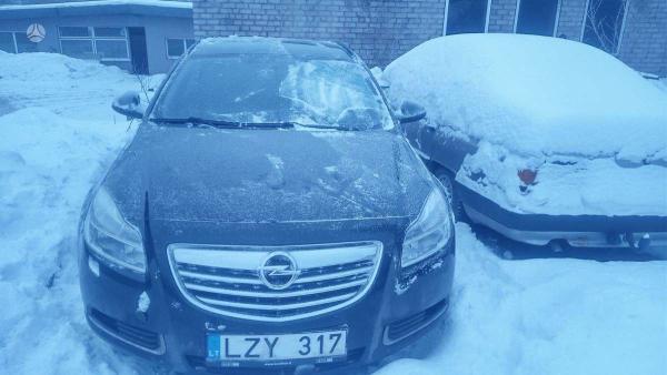 Black Opel Insignia 2010 in Vilnius, with an engine capacity of 2.00 L and mileage of 320 thousand km for 1100 €, photo 1 on AUTOMOTO.COM.LV