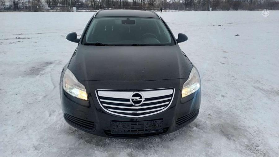 Black Opel Insignia 2010 in Marijampole, with an engine capacity of 1.96 L and mileage of 234 thousand km for 2450 €, photo 1 on AUTOMOTO.COM.LV