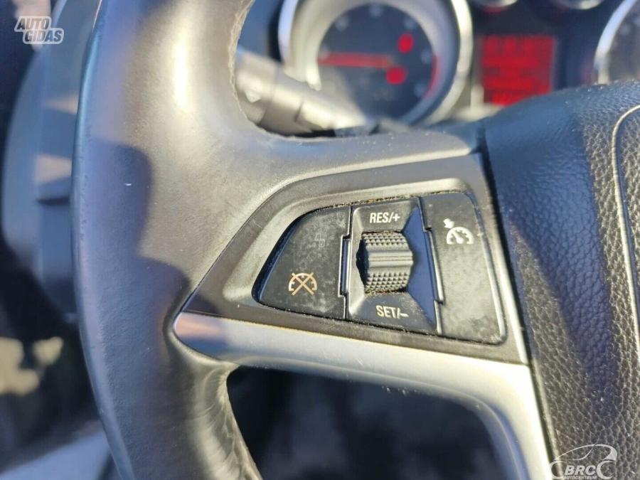 Черный Опель Инсигния 2010 в Авиженяй, объемом двигателя 2.00 л и пробегом 365 тыс. км за 2700 €, фото 13 на AUTOMOTO.COM.LV